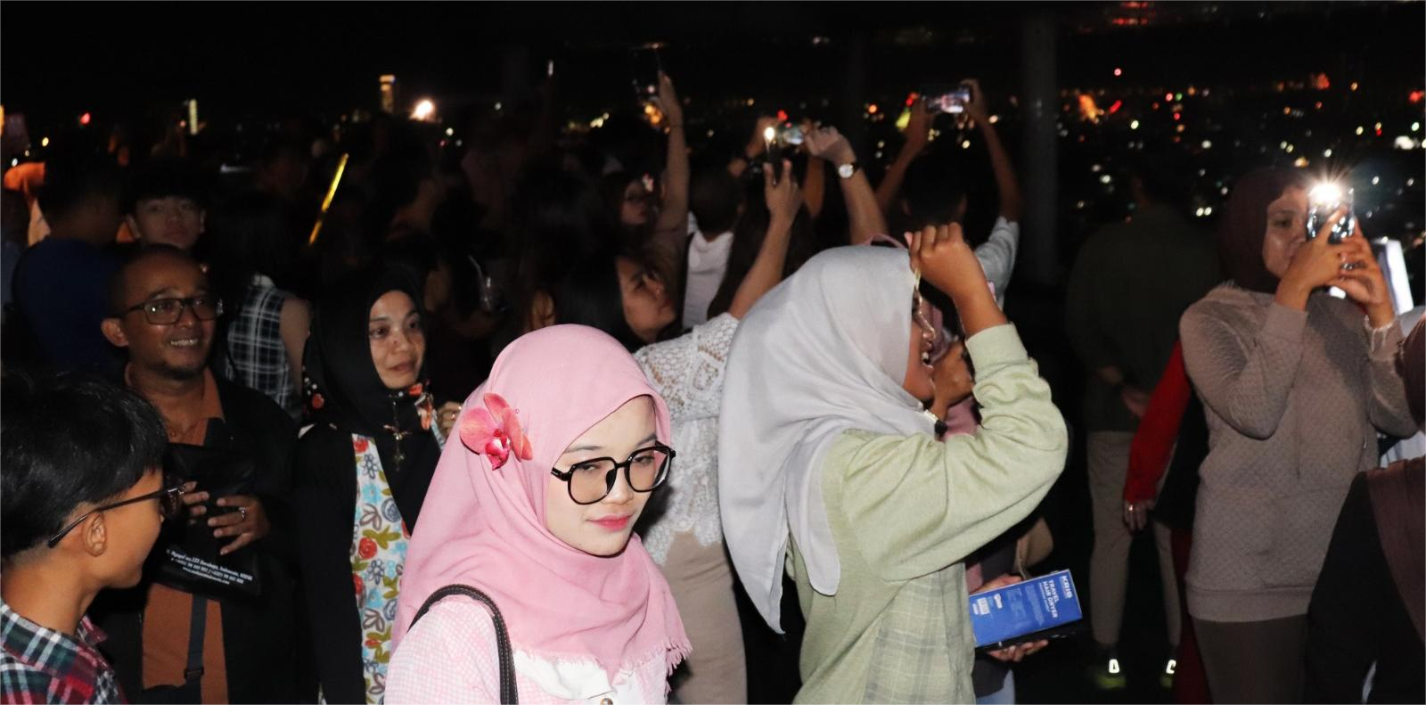 “Night Ambience Night Market” di Midtown Residence Surabaya - Kanal ...